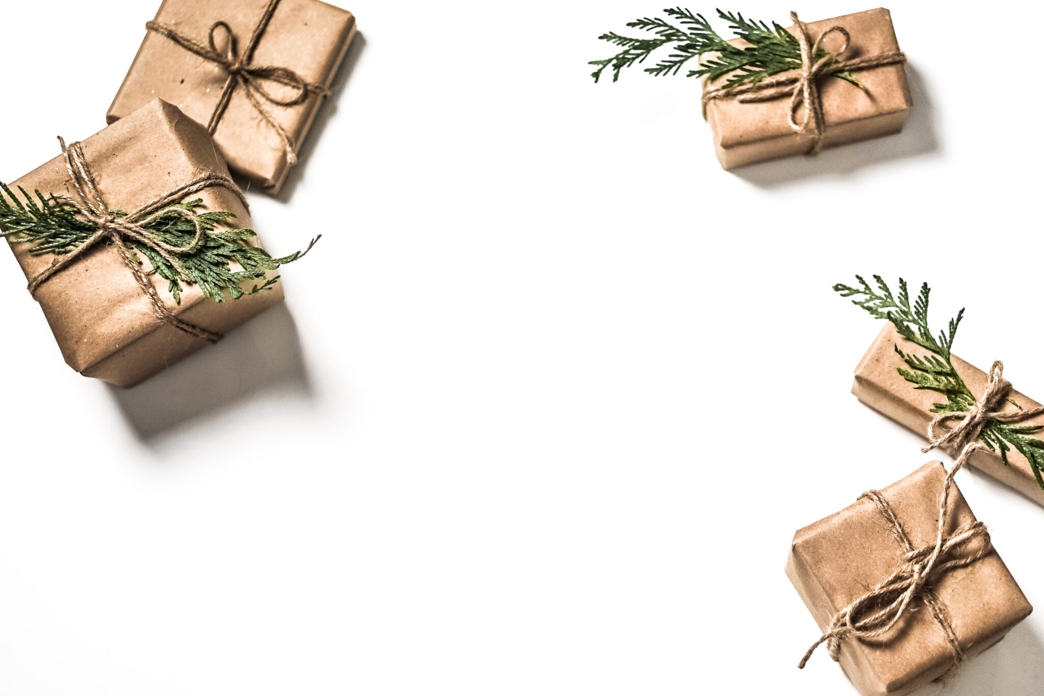 HOW TO SAVE MONEY DURING THE HOLIDAYS Kenda Martin HOW TO SAVE MONEY DURING THE HOLIDAYS Kenda Martin